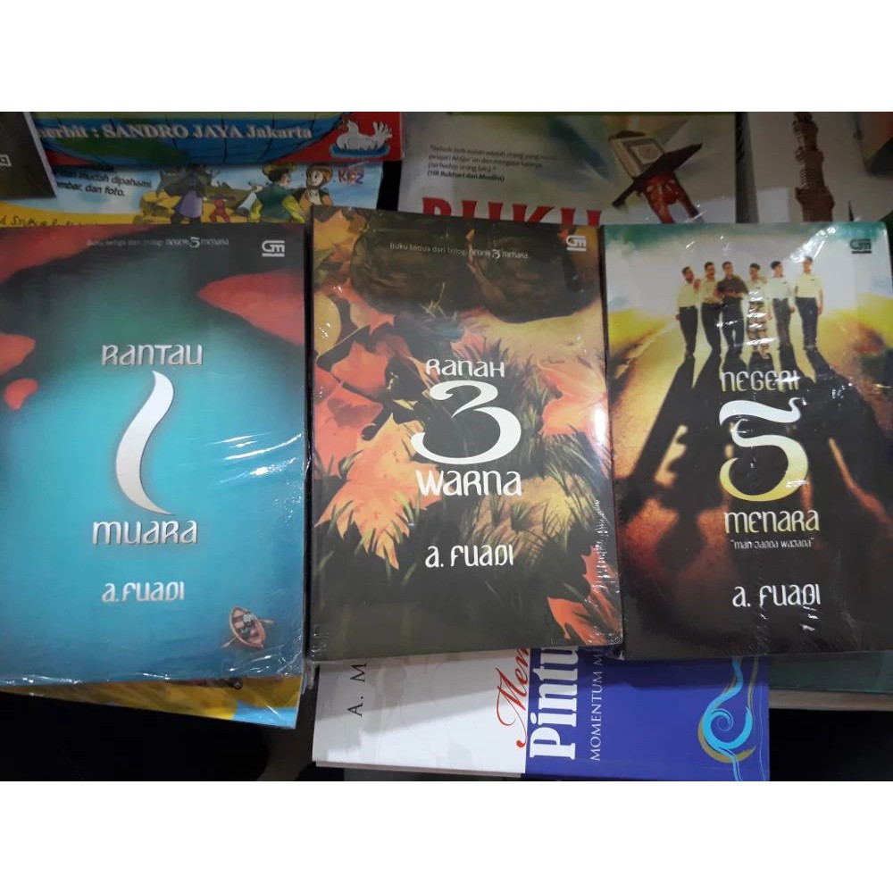 Jual Buku Novel PAKET 3 BUKU A FUADI 1. Rantau muara 2. Ranah 3 warna 3 ...