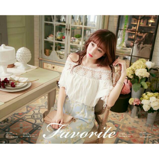 Jual YOCO White Lace Sabrina Blouse Brukat Jisoo Brokat Top | Shopee ...