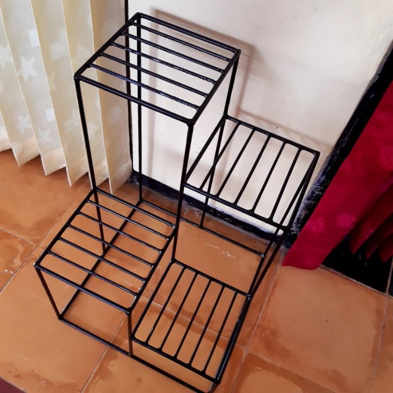 Jual rak bunga 4 susun dari besi beton 8sni. | Shopee Indonesia