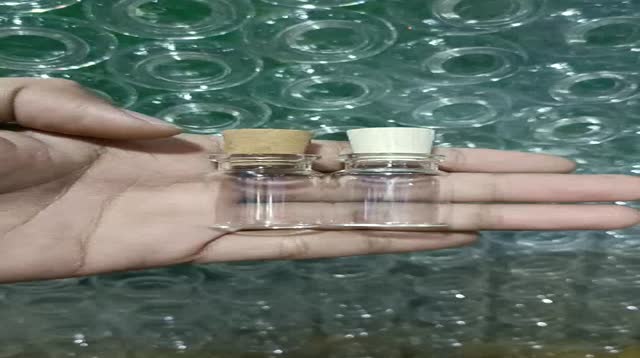 Jual Botol Kaca vial 5ml tutup Kayu Gabus - botol kaca mini | Shopee ...