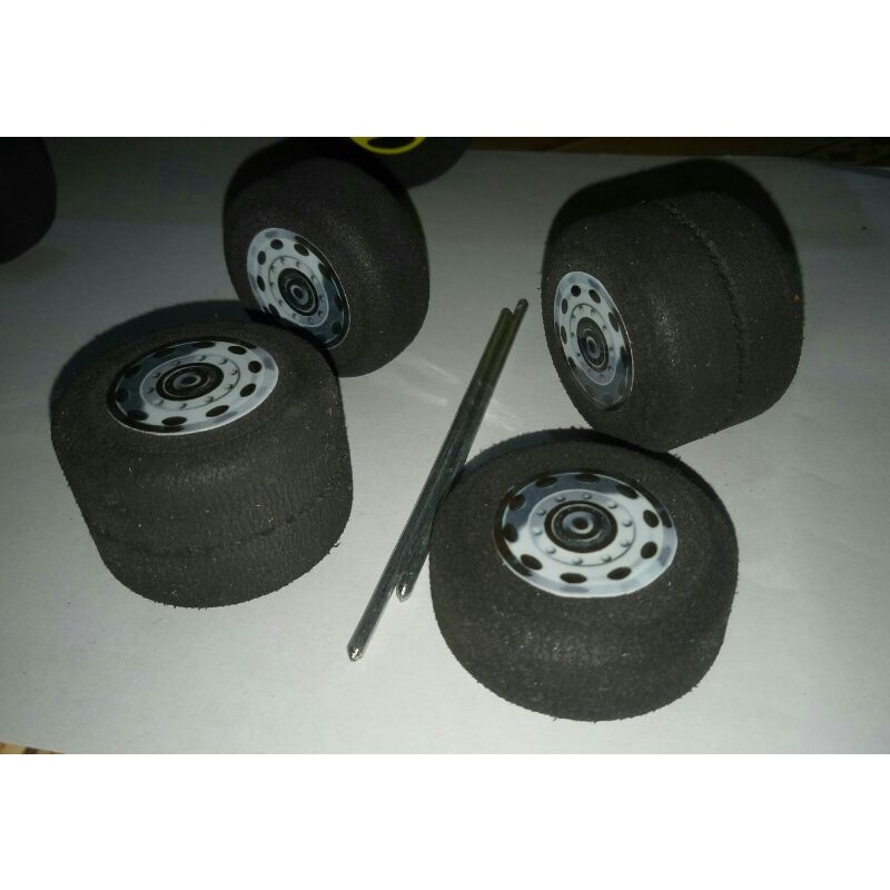 Jual Roda Miniatur Truk&Bus DM 4,5cm Truk Oleng(set komplit) | Shopee ...