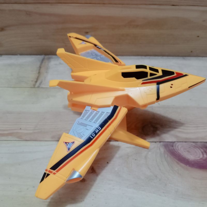 Jual guts wing 1 pesawat tempur ultraman tiga replica jet tempur jet ...