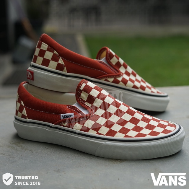 Jual Vans Slip On Checkerboard Red Classic- Merah Bata ORIGINAL 100% ...