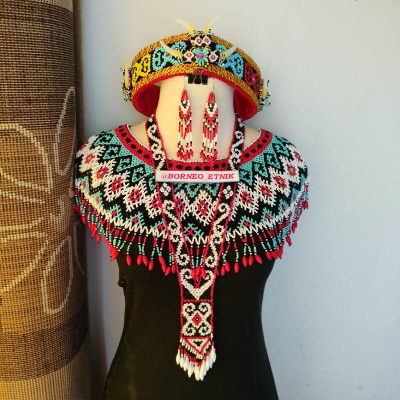 Jual satu set topi mahkota dan kalung dan anting dan rompi dada ...