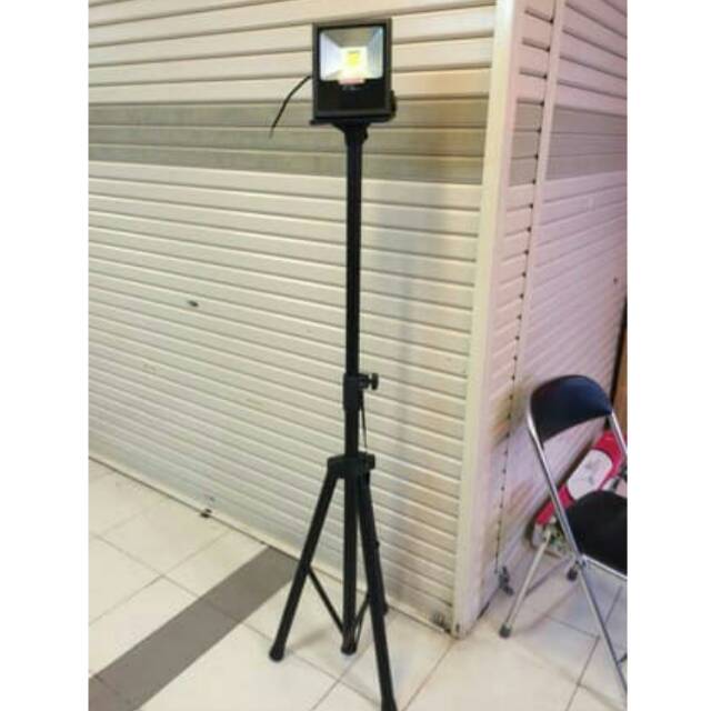 Jual Tiang lampu sorot portable 2,5 meter / tripod lampu sorot | Shopee ...