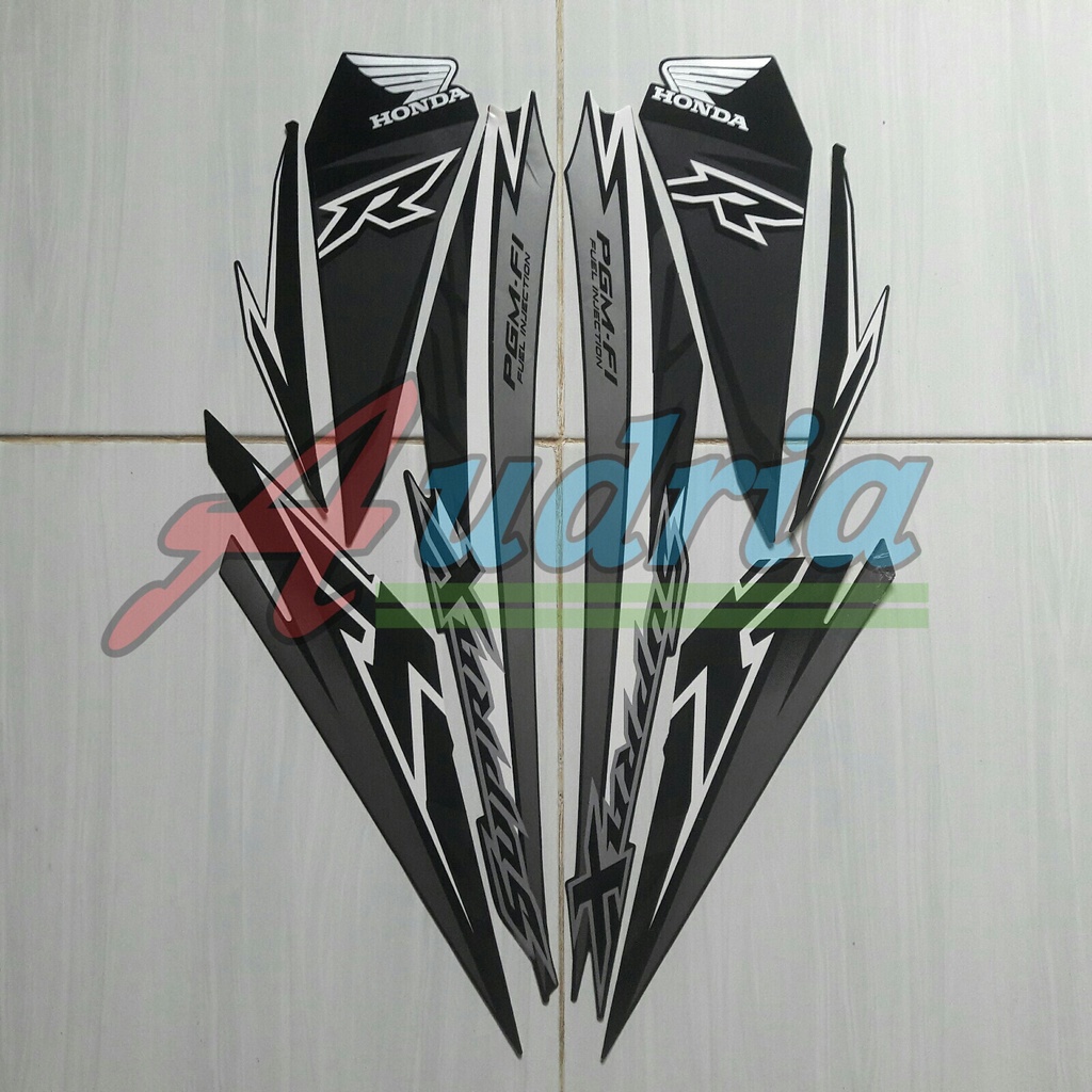 Jual stiker striping motor supra x 125 fi 2018 hitam-putih | Shopee ...