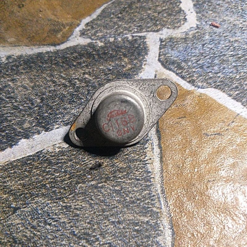 Jual Transistor jengkolan THOSIBA 2SC1168 | Shopee Indonesia