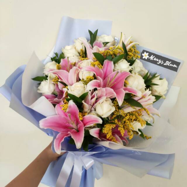 Jual Hand Bouquet / Buket Bunga Wisuda / Buket Bunga / Bunga Custom ...