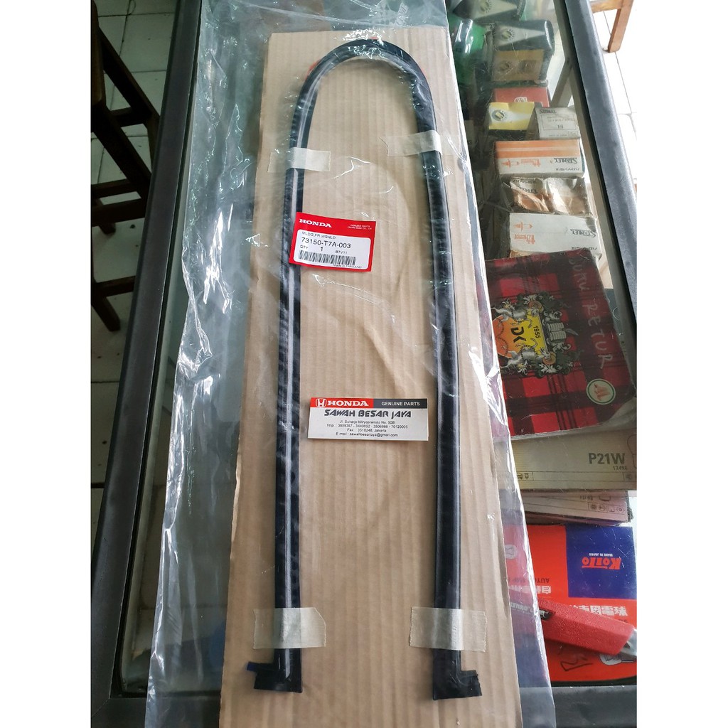Jual Karet List Kaca Depan Bagian Atas Honda HRV Original | Shopee ...