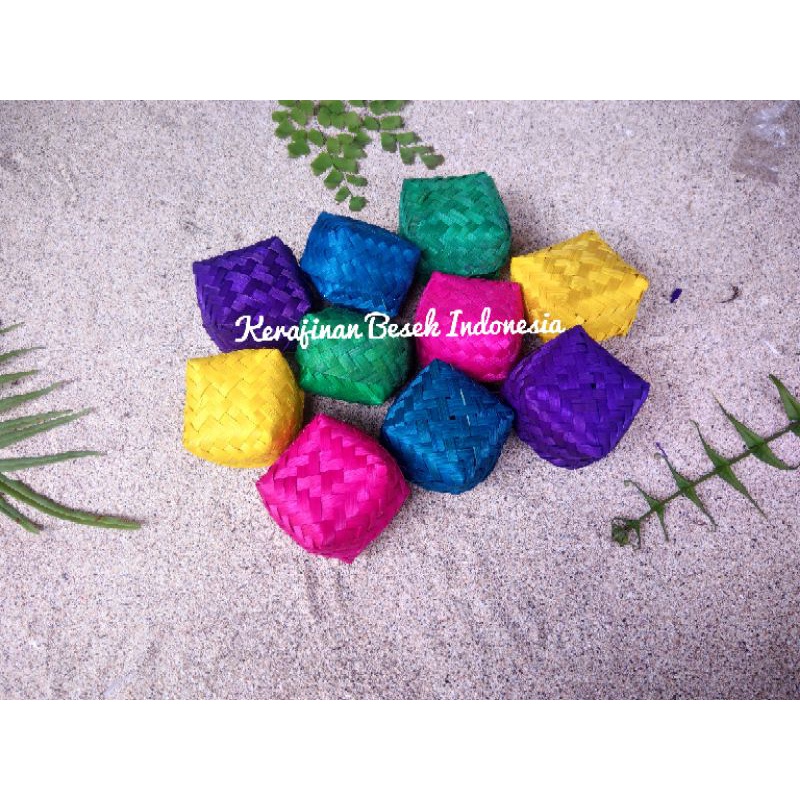 Jual ( SEPASANG BESEK MINI 5X5 CM WARNA WARNI CANTIK ) besek paskah ...