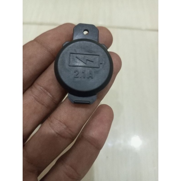 Jual tutup charger USB Scoopy k2f/PCX 160 K1Z ORIGINAL | Shopee Indonesia