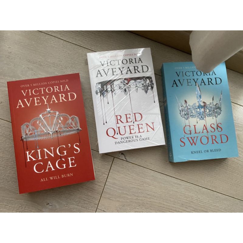 Jual Glass Sword - Realm Breaker - Victoria Aveyard - The Chemist ...