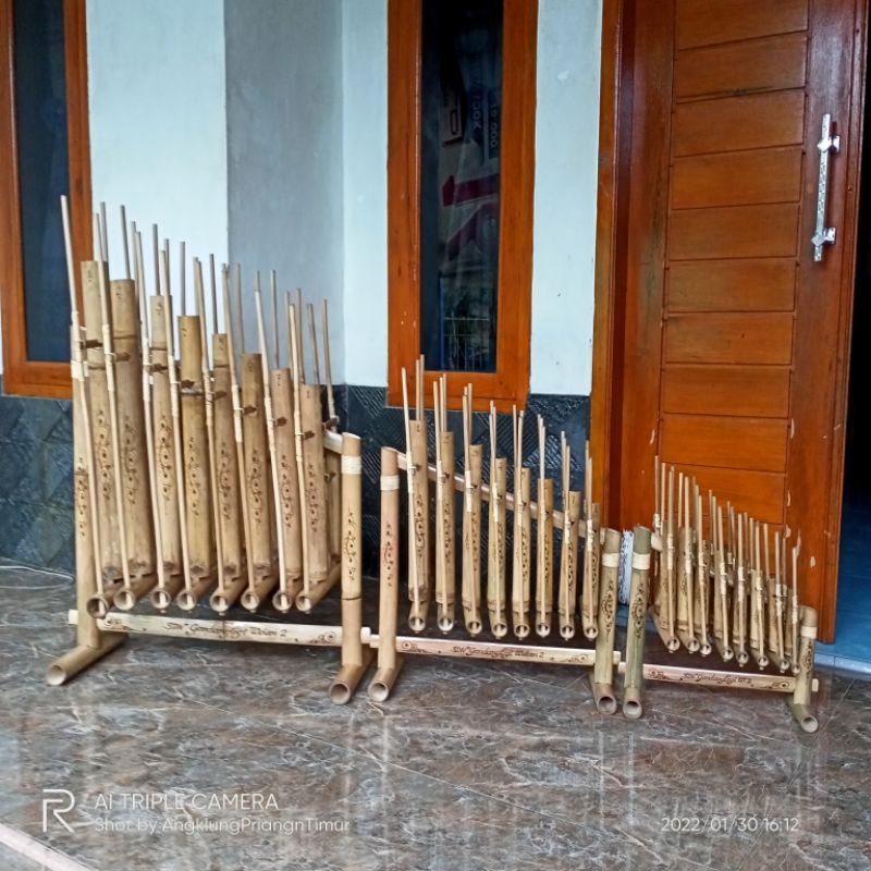 Jual Angklung sarinande 8 nada 3 oktaf ( di pisah ) bambu putih, jumlah ...