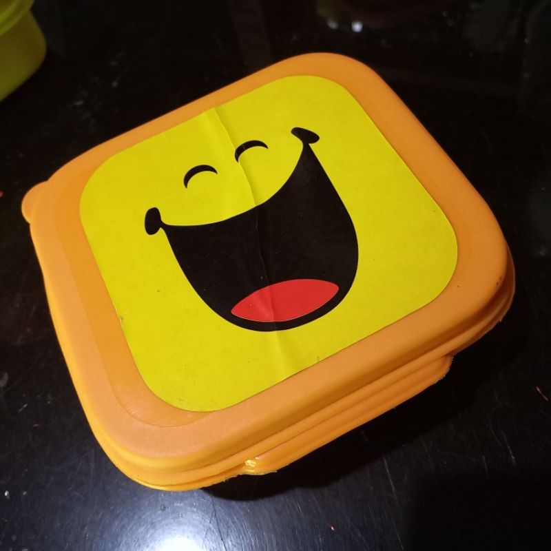 Jual Kotak Roti Kotak Makan Segi Empat Smiley Murah | Shopee Indonesia