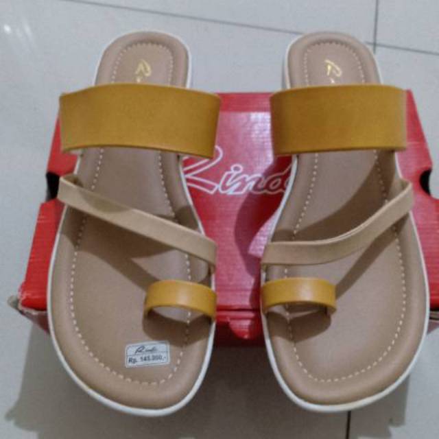 Jual Sandal Rindi model C krem gold | Shopee Indonesia