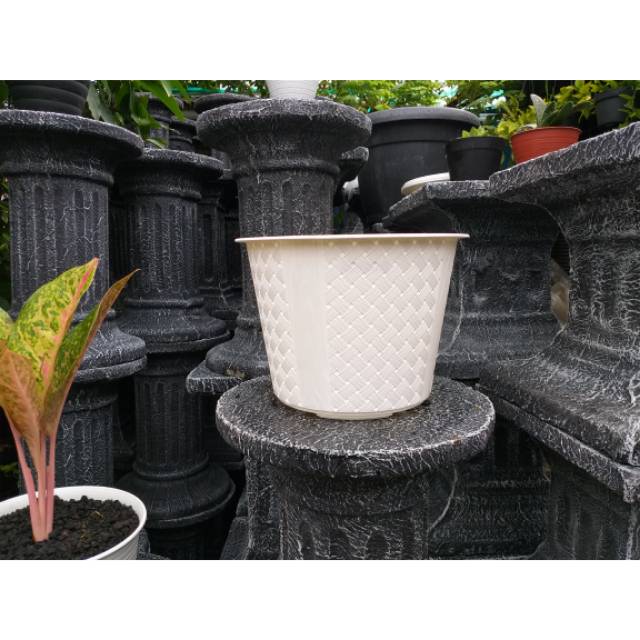 Jual Pot bunga tanaman putih motif anyam 25cm | Shopee Indonesia