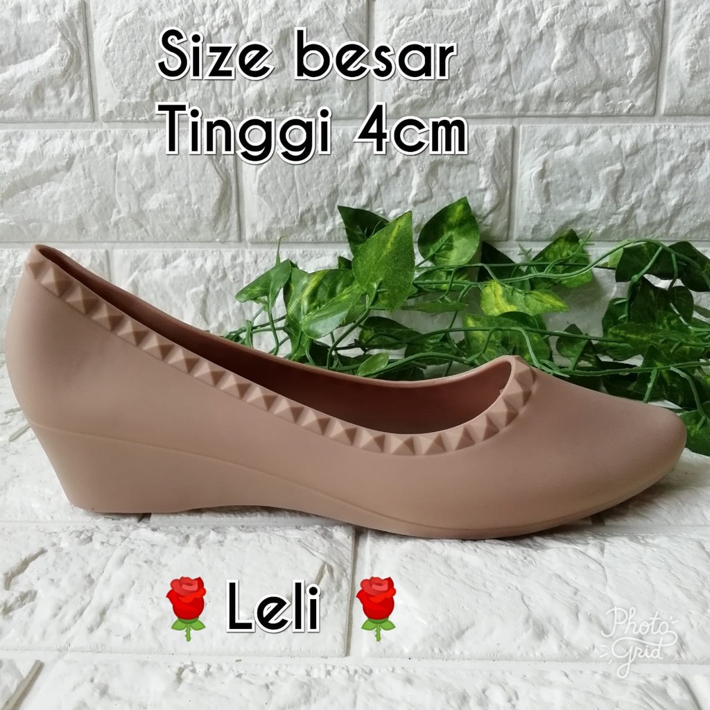 Jual Jelly Shoes Sepatu Wanita Wedges 4cm Motif Duri Leli Merk Balance ...