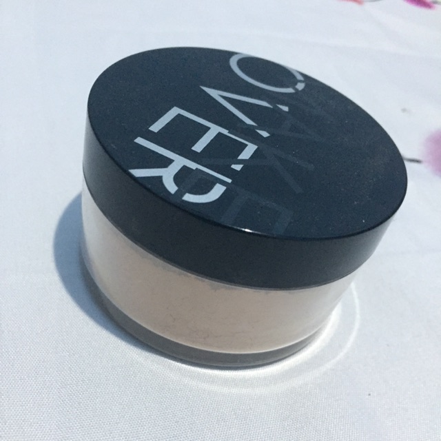 Jual Make Over Silky Smooth Translucent Powder Shade Rosy 02 + FREE ...