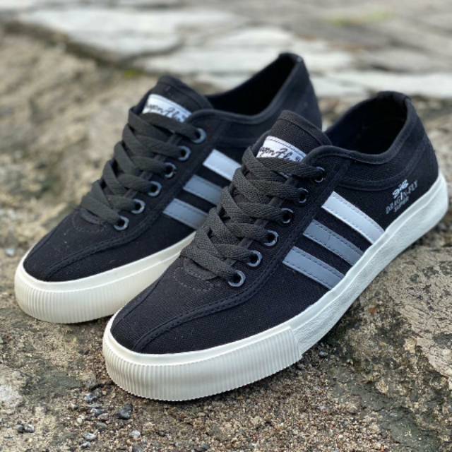 Jual Sepatu sneakers DRAGONFLY FALCON BLACK WHITE ORIGINAL | Shopee ...