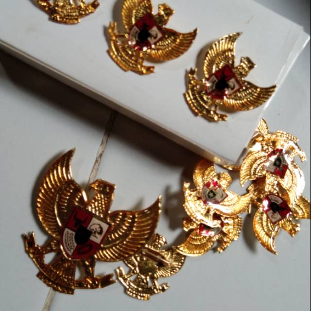 Jual Pin garuda-bros garuda pramuka | Shopee Indonesia