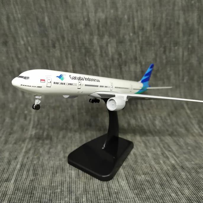 Jual Miniatur Pesawat Garuda Indonesia - Diecast Pesawat Boeing 777 300Er - Termurah ! | Shopee ...