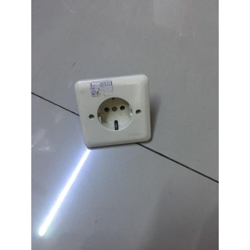 Jual colokan listrik model tanam broco / stop kontak 1 lubang tunggal ...