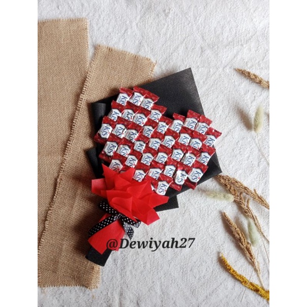 Jual (READY) BUCKET PERMEN / BUKET PERMEN KISS / KADO ULTAH / KADO ...