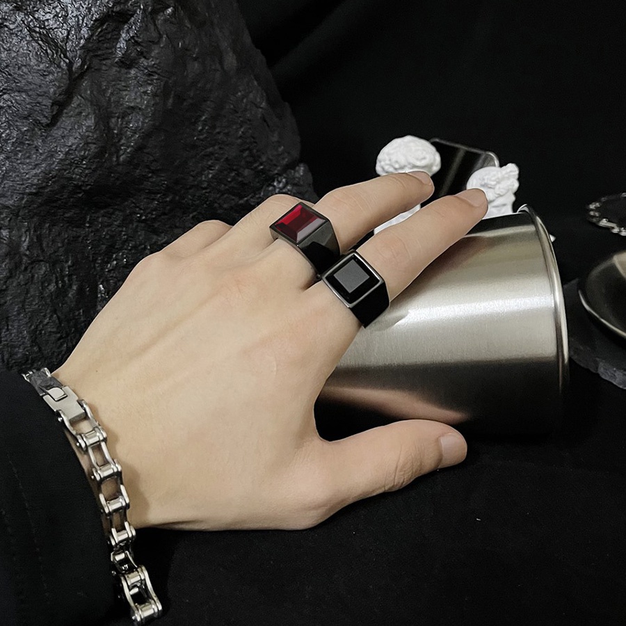 Jual Cincin Bahan Titanium Steel Warna Hitam Aksen Batu Ruby Kristal ...