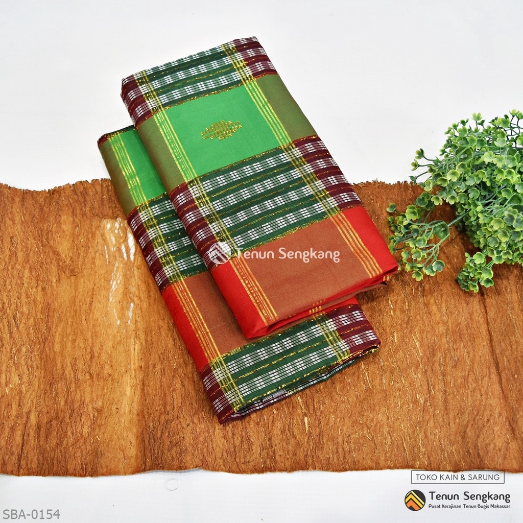 Jual Sarung Bugis Sutra Makassar Tenun Asli Merah Hijau - Athirah by ...