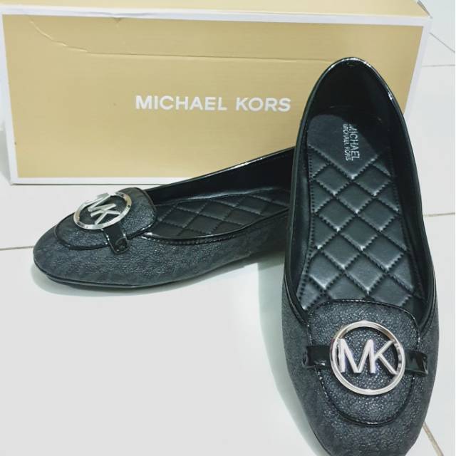 Jual Michael Kors Lillie Sign Black Flat Shoes | Shopee Indonesia