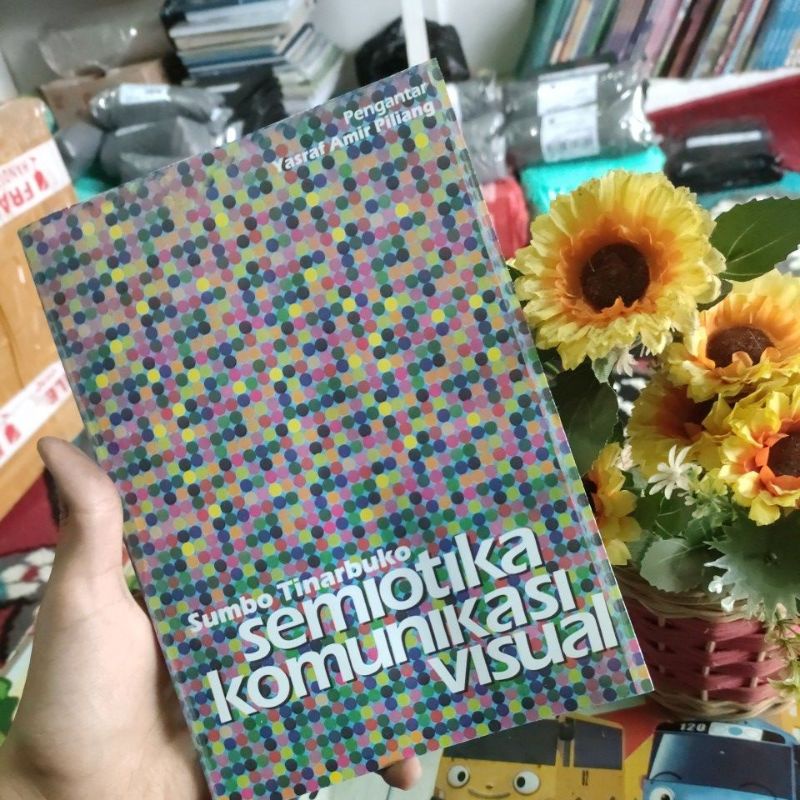 Jual ready Buku Semiotika Komunikasi Visual - Sumbo Tinarbuko | Shopee ...