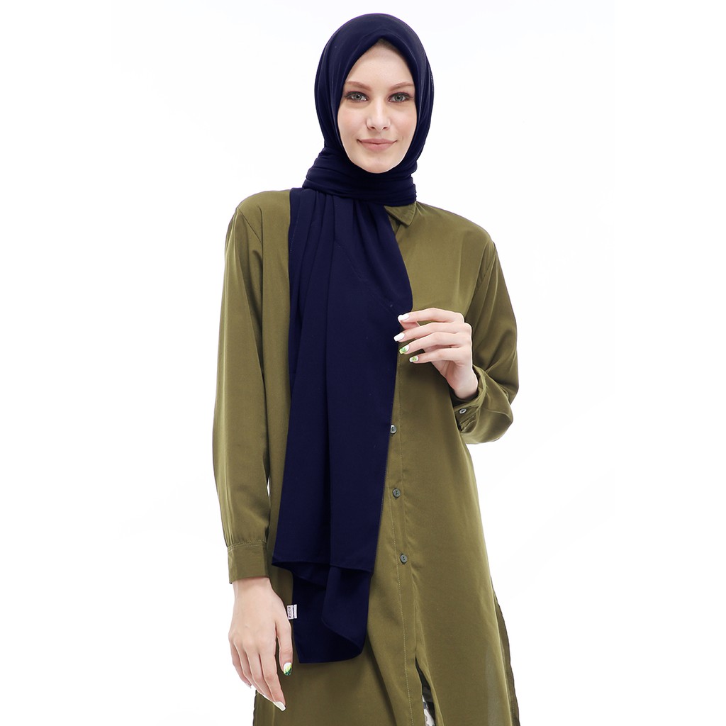 Jual Sakilah Hijab Pashmina Ceruty Baby Doll Wanita Polos Relaxed Fit - Navy Blue | Shopee Indonesia