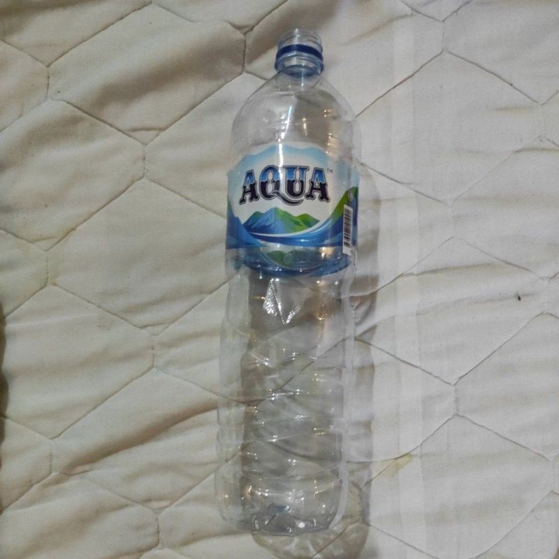 Jual botol aqua BEKAS 1500ml hanya sekali pakai BERSIH BGT | Shopee ...