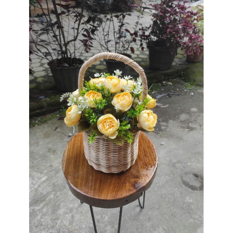 Jual bunga keranjang / bunga meja / bunga telur vas rotan / bunga ...