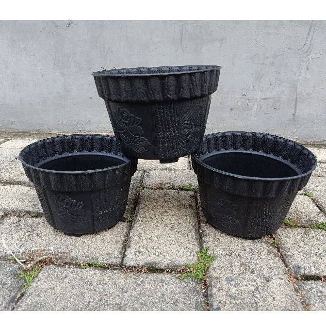Jual Pot Bunga Bulat Ratu Hitam Diameter 17cm PROMO!! | Shopee Indonesia