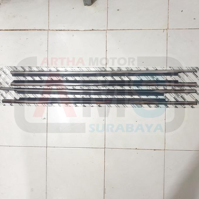 Jual Karet Pelipit List Lis Kaca Wheater Strip Mobil All New Rush ...