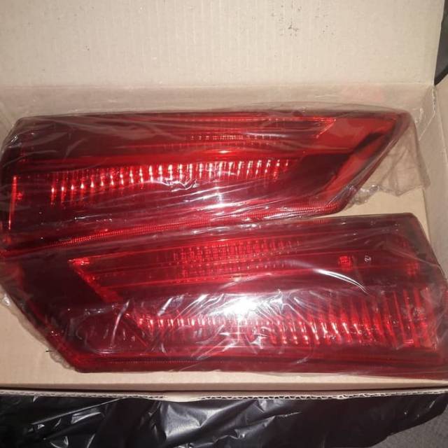 Jual Reflektor reflector Lampu Stop Bagasi Sigra/Calya 1set ( kanan ...