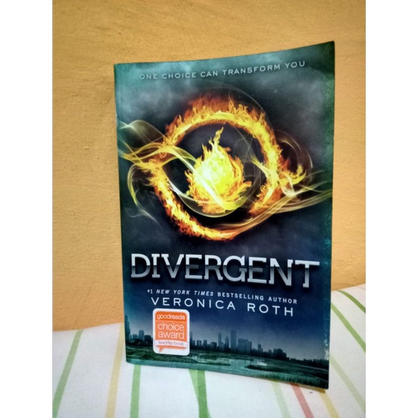 Jual Buku DIVERGENT by (VERONICA ROTH) | Shopee Indonesia