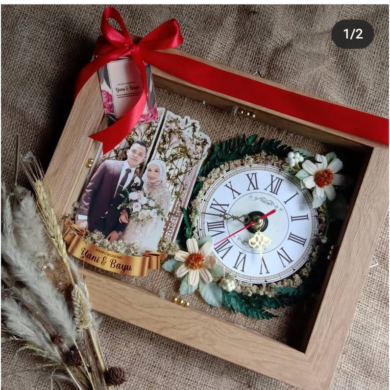 Jual HADIAH PERNIKAHAN | FRAME JAM BUNGA KERING | Shopee Indonesia