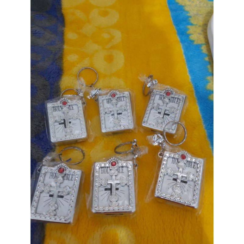 Jual GANTUNGAN KUNCI HOLY BIBLE/KITAB SUCI MINI ( SILVER COLOUR ...