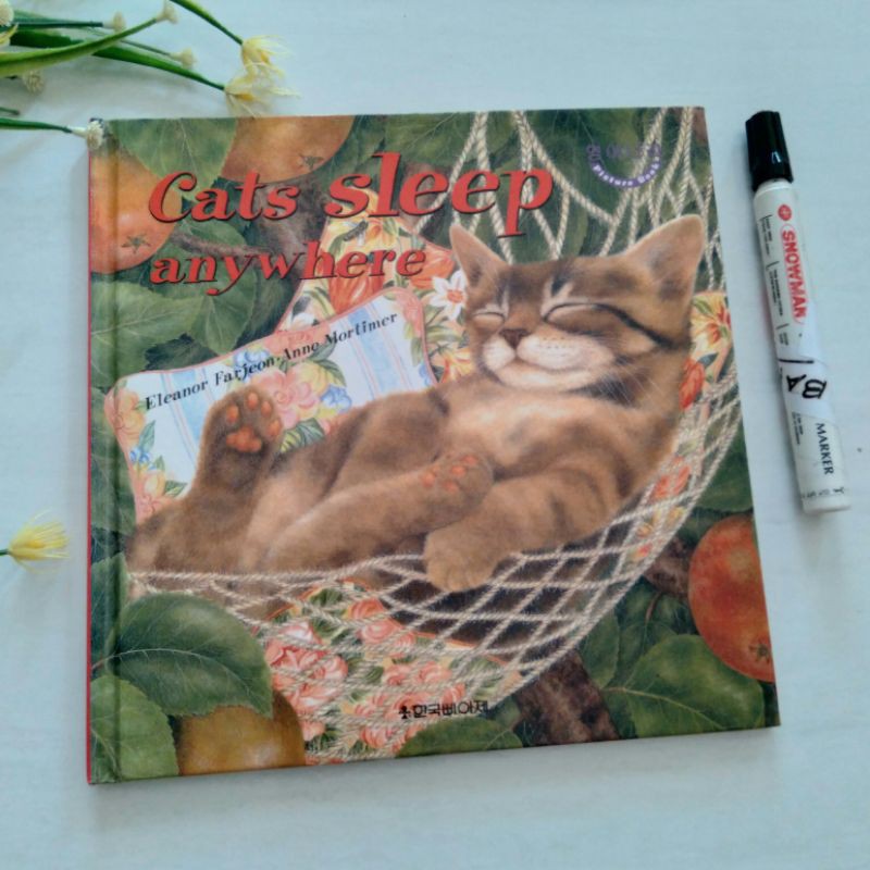 Jual buku anak import preloved cats sleep everywhere | Shopee Indonesia