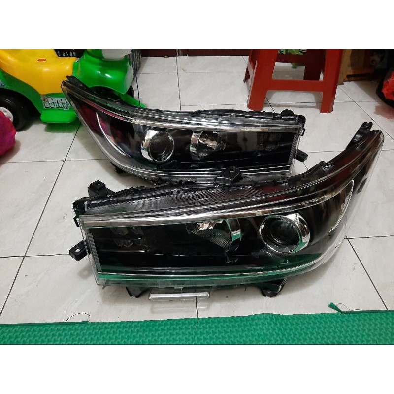 Jual Lampu Depan Headlamp Innova Venturer reborn 2018 2019 2020 ...