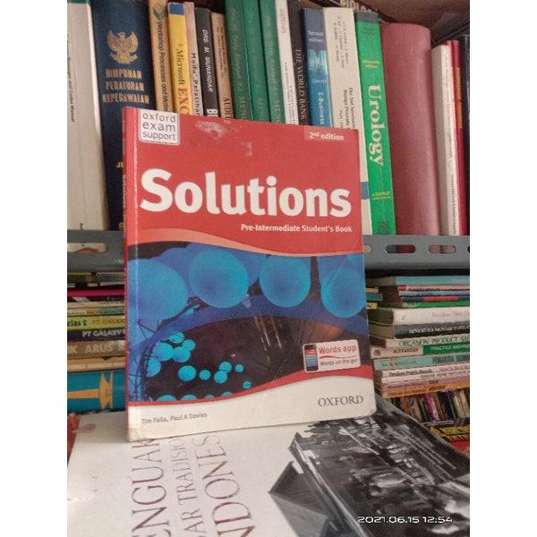Jual SOLUTIONS PRE INTERMEDIATE STUDENTS BOOK | Shopee Indonesia