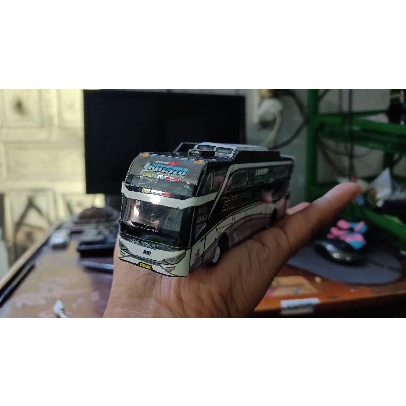 Jual Miniatur Bis STJ Iguazu Skala 1:64 | Shopee Indonesia