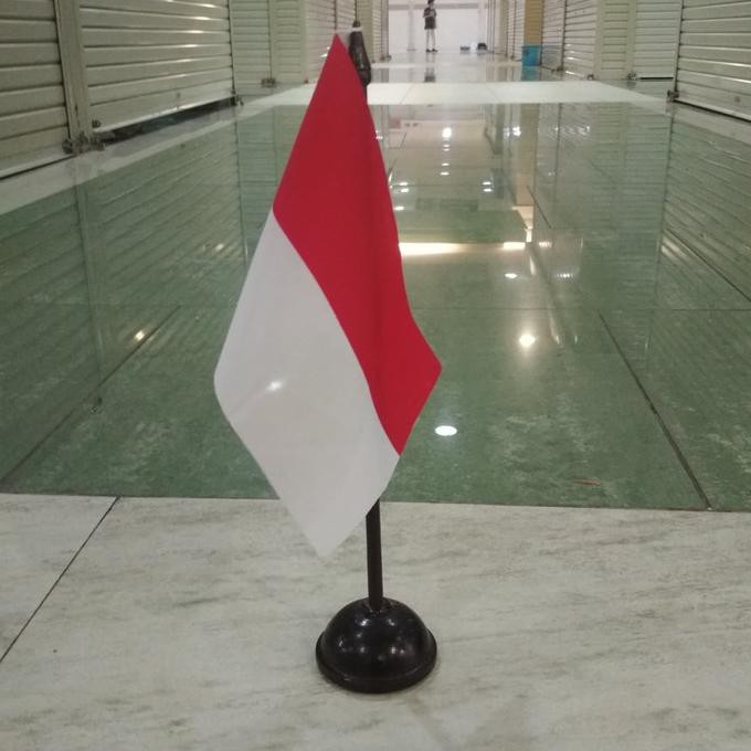 Jual Bendera Meja Merah Putih Indonesia Plus Tiang Kayu dan Tatakan ...