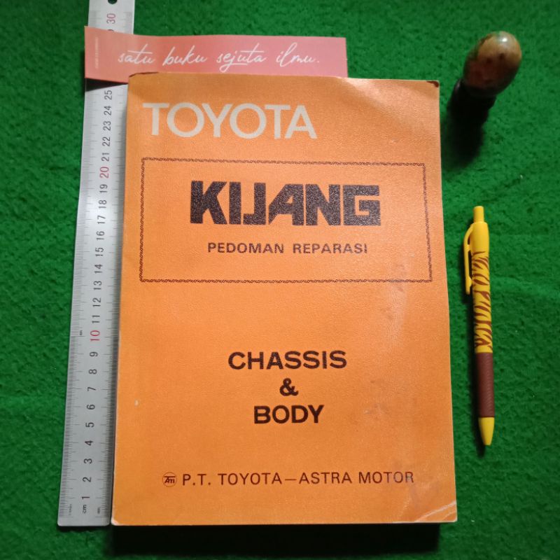 Jual Buku Pedoman Reparasi Toyota Kijang by PT. Toyota - Astra Motor ...