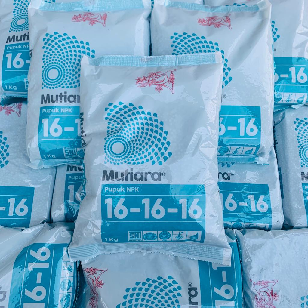 Jual Pupuk NPK Mutiara 16 16 16 Meroke Kemasan Asli Pabrik 1 KG | Shopee Indonesia
