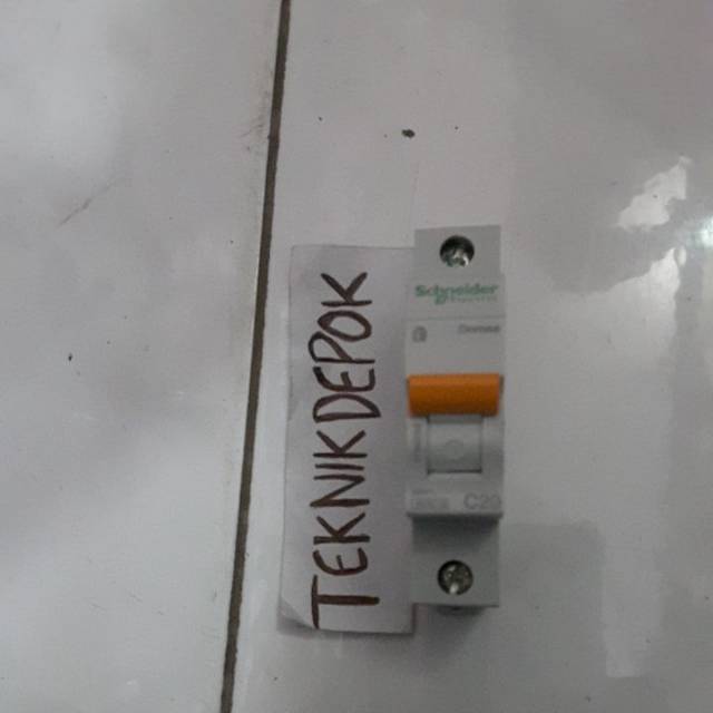 Jual sekring 20 ampere sikring mcb domae alat pemutus listrik sikring ...