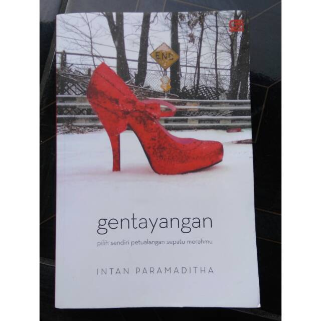 Jual Novel Gentayangan by Intan Paramaditha | Shopee Indonesia