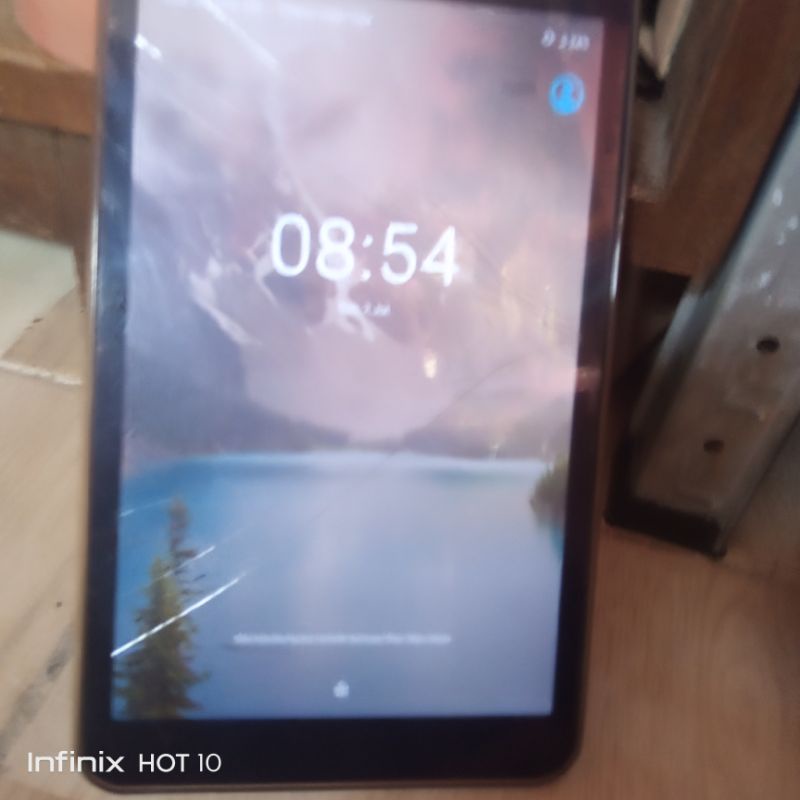 Jual tablet pendidikan Maxtron Smart tab Genio bekas layar pecah ...